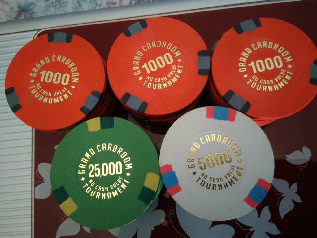 Auction - 50 X BCC Grand Cardroom oversized (1K-5K-25K) | Poker Chip Forum